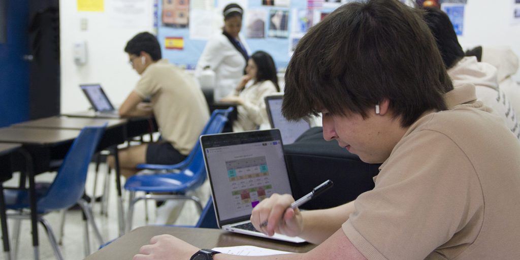 Secondary School – Escuela Campo Alegre | ECA is the best international ...